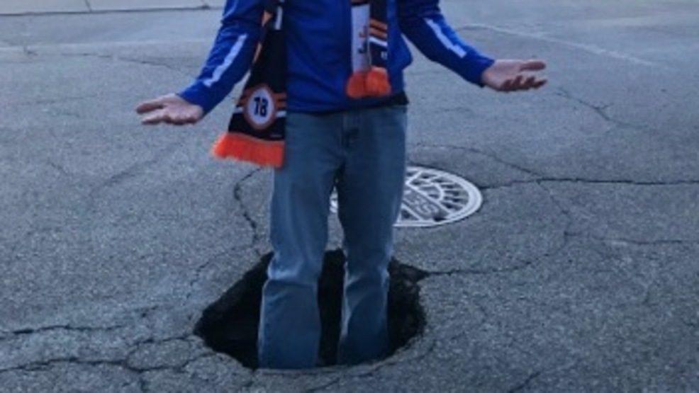 Massive pothole in Corryville leads to funny photo | WKRC