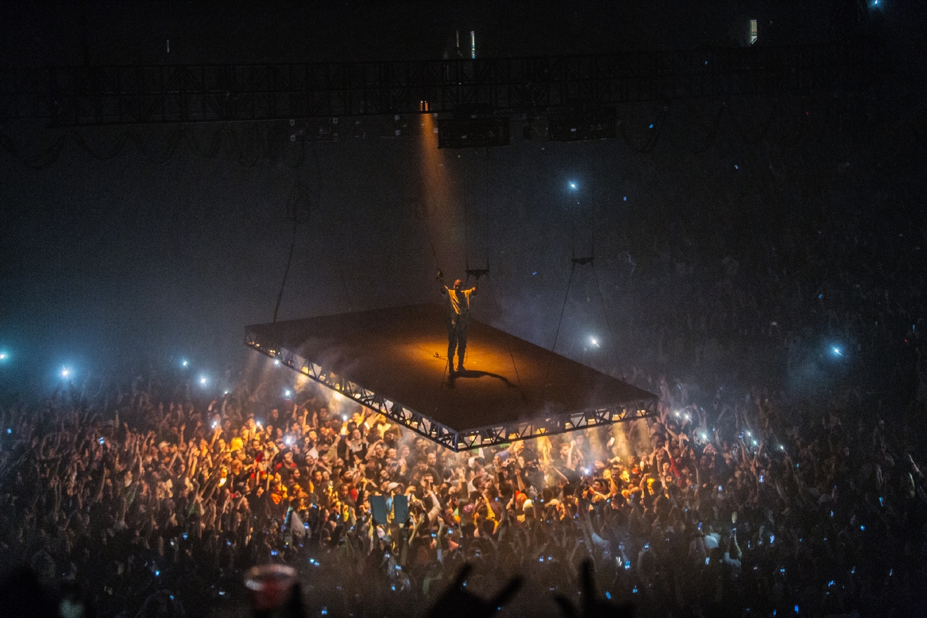 Photos: Kanye West floats into Seattle on a suspended stage | KBOI