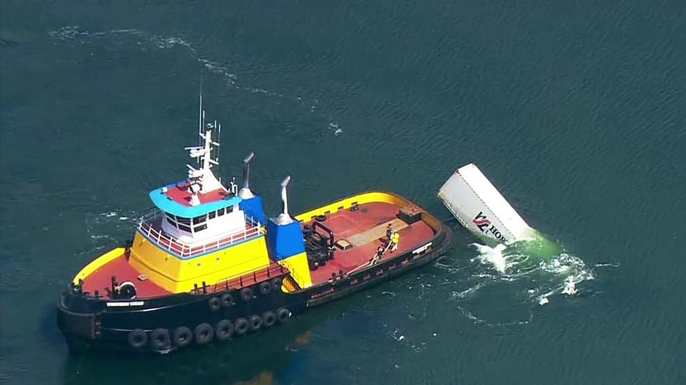 Containers floating in Duwamish River after falling off cargo ship | KOMO