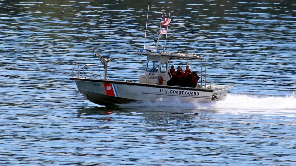Coast Guard boat capsizes in Mobile Bay | WEAR